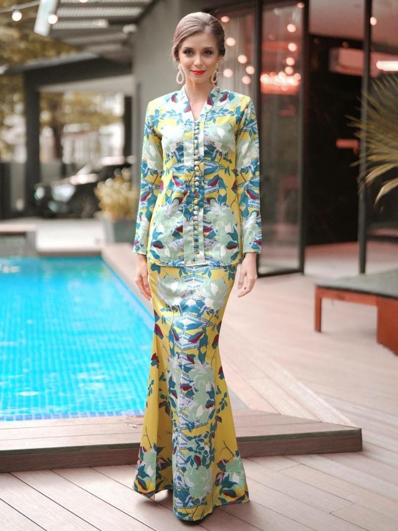 Kebaya Raya 2021, Women's Fashion, Muslimah Fashion, Baju Kurung & sets ...