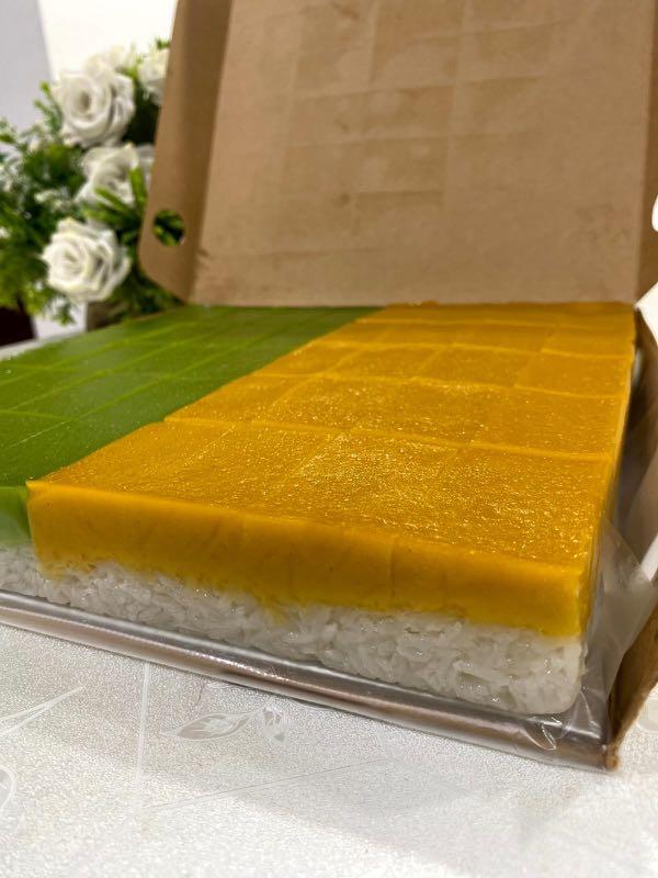 Kueh Putri Salat Durian / Pandan, Food & Drinks, Baked Goods on Carousell