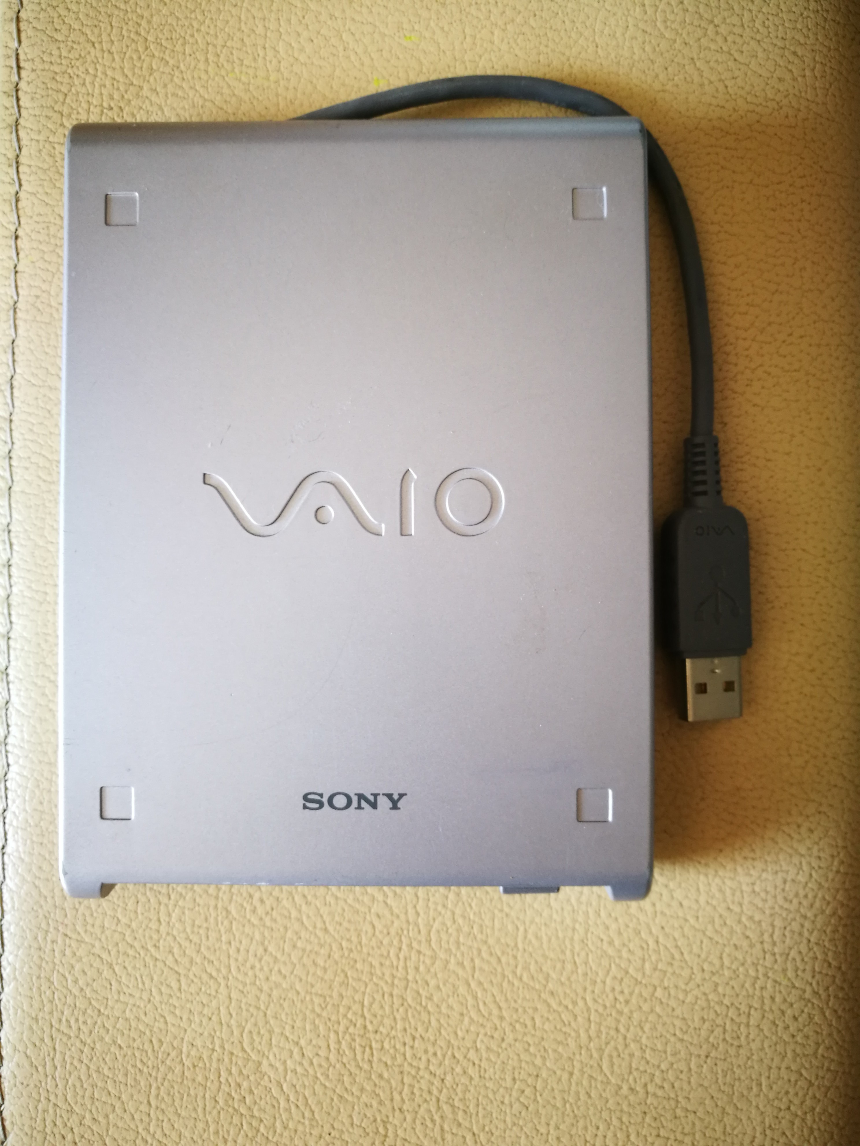 SONY VAIO 3.5 inch floppy drive, 電腦＆科技, 電腦周邊及配件, 硬碟及儲存器 - Carousell