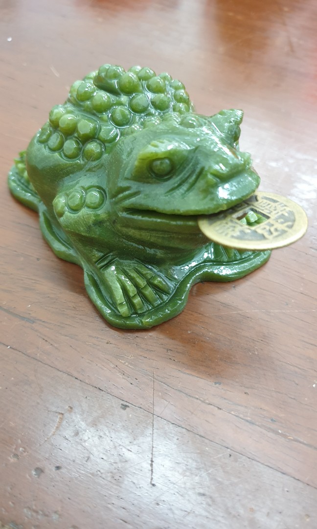 Three Legged Jade Fortune Good Luck Toad, Women's Fashion, Jewelry ...