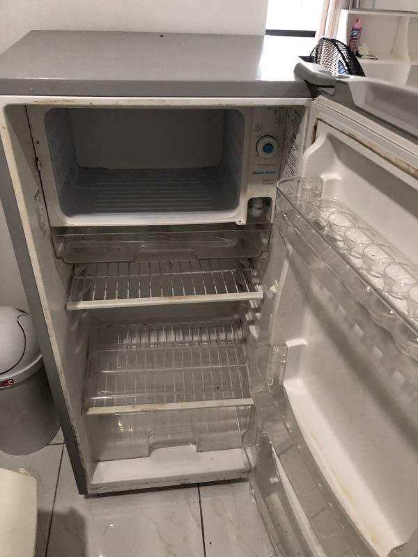 4ft. tall Condura ref & freezer (5.6 cuFt), TV & Home Appliances ...