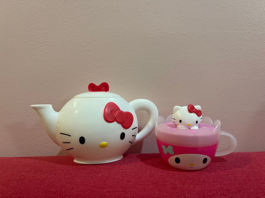 Hello Kitty teapot and cup, Hobbies & Toys, Collectibles & Memorabilia ...