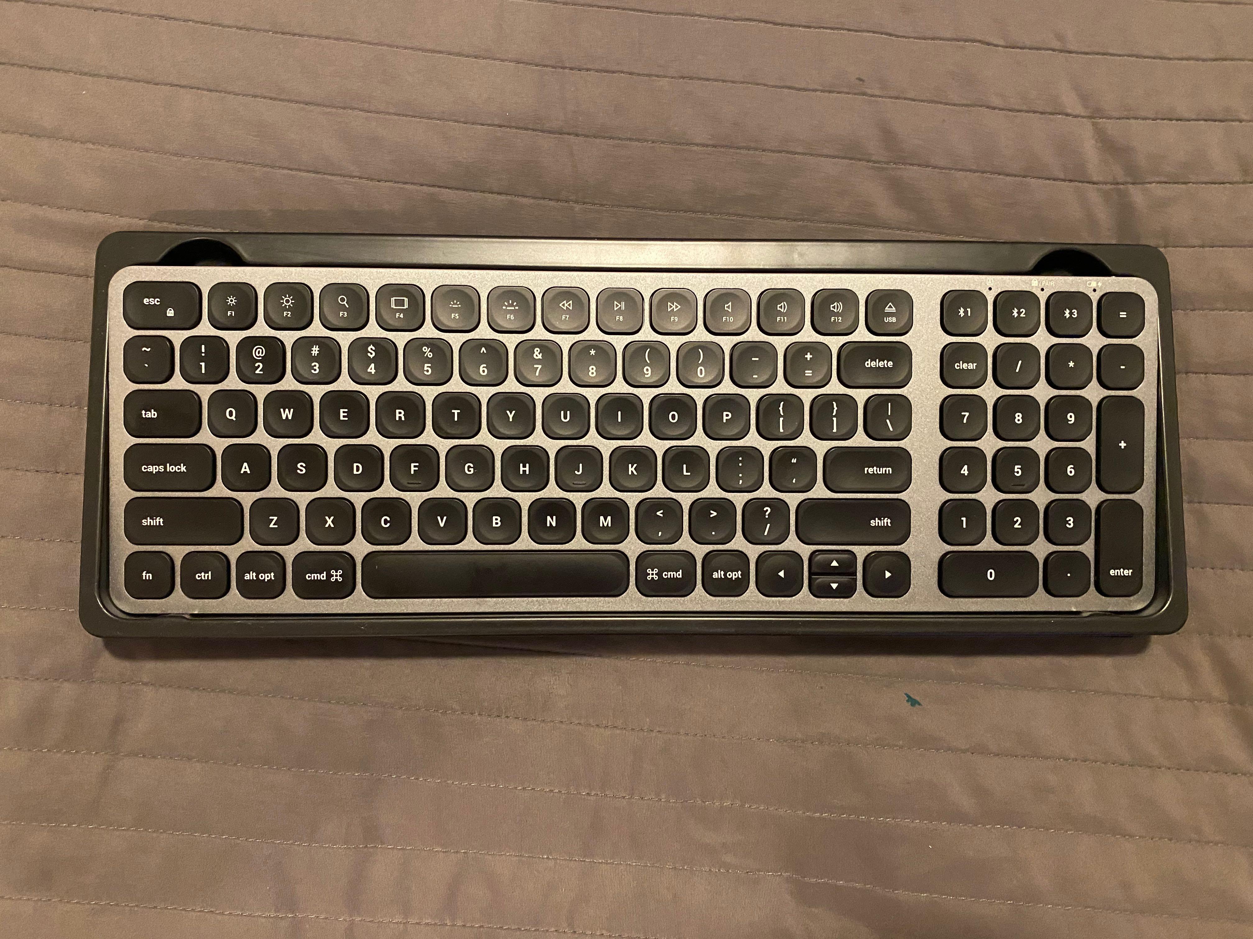 Satechi Aluminium Backlit Bluetooth Keyboard, Computers & Tech, Parts ...