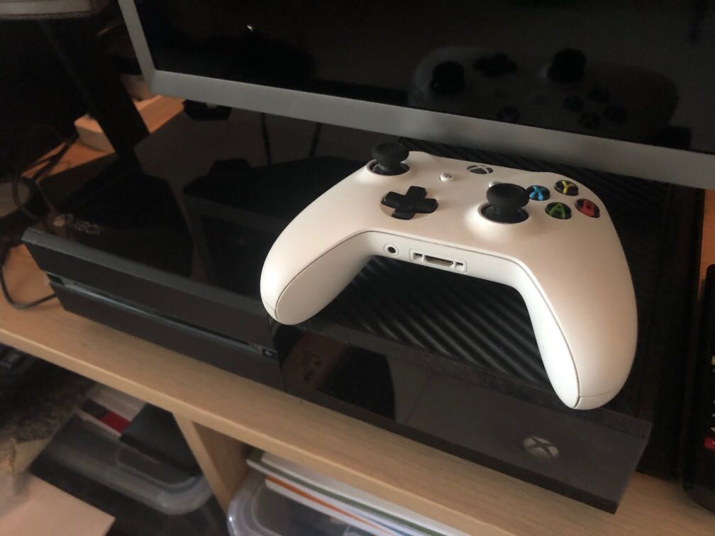 Xbox One (1st Gen) 500GB + Wireless Controller, Video Gaming, Gaming ...