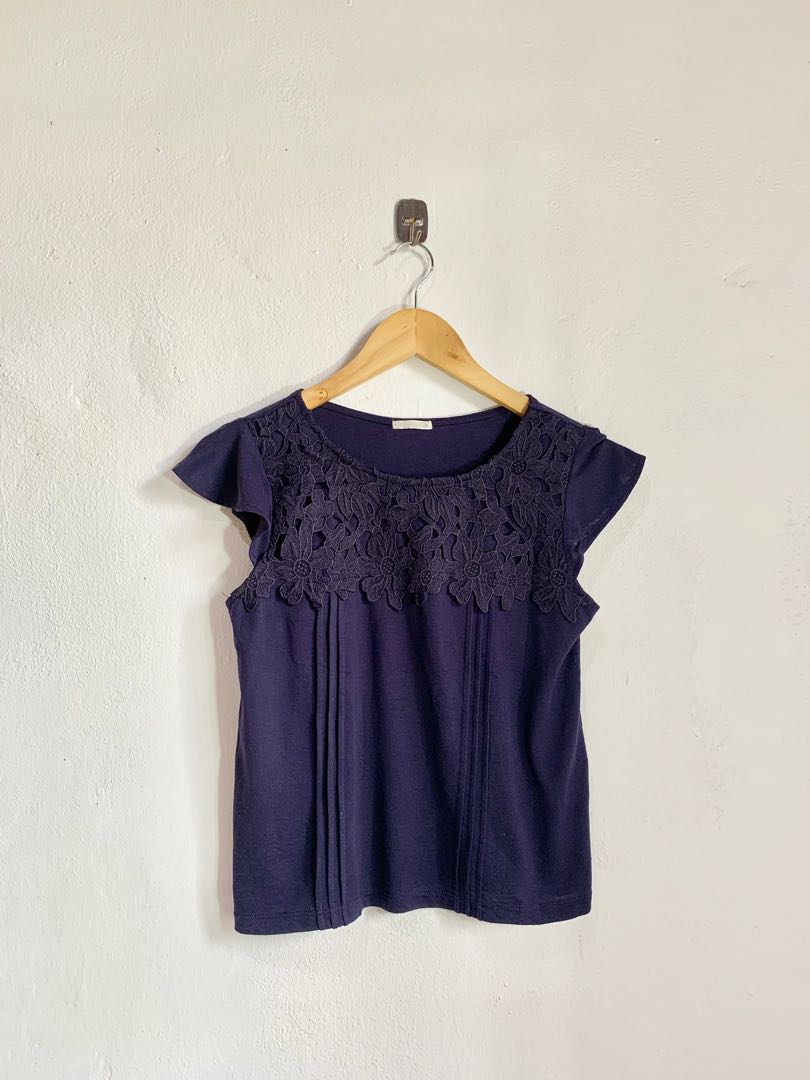 GU top, Women's Fashion, Tops, Others Tops on Carousell