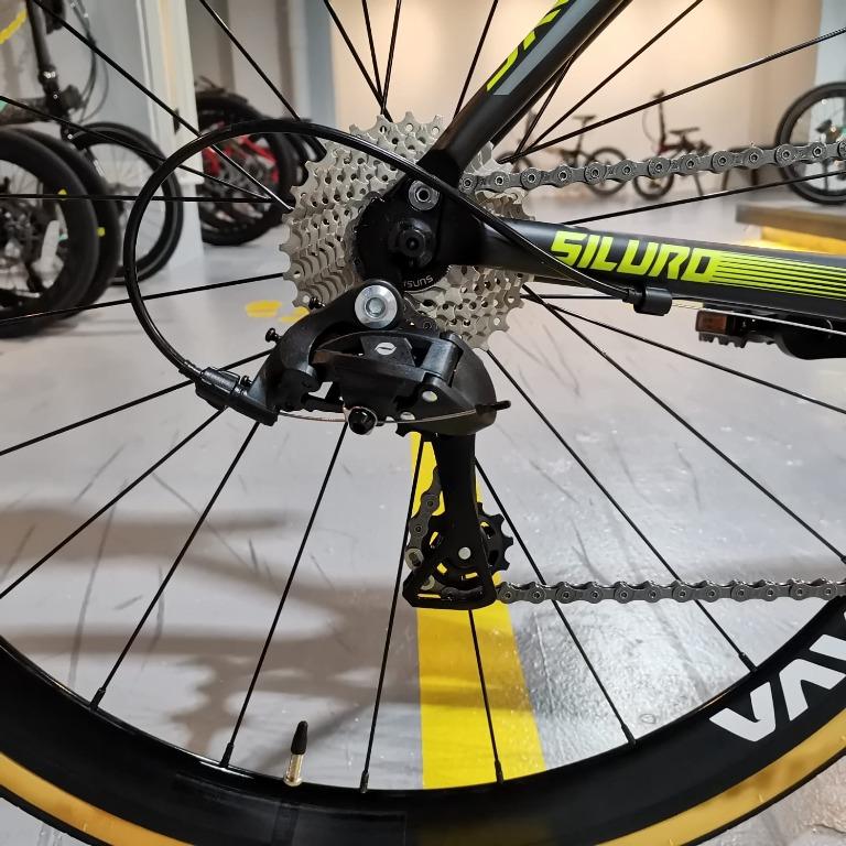 Java Siluro 2 Rim Brake Road Bike / 18 Speed / 700 X 25C, Sports ...