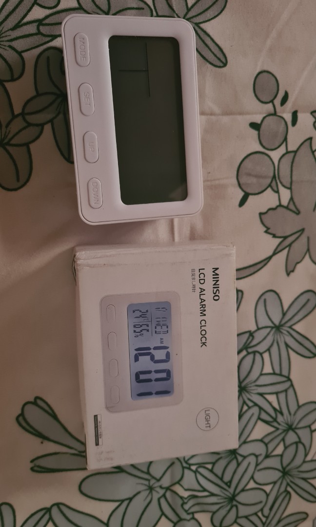 MINISO LCD ALARM CLOCK WITH LIGHT (WHITE), Elektronik, Lainnya di Carousell