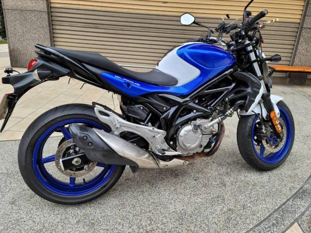 SUZUKI SFV650 ABS 短刀 低座高, 機車, 重機在旋轉拍賣