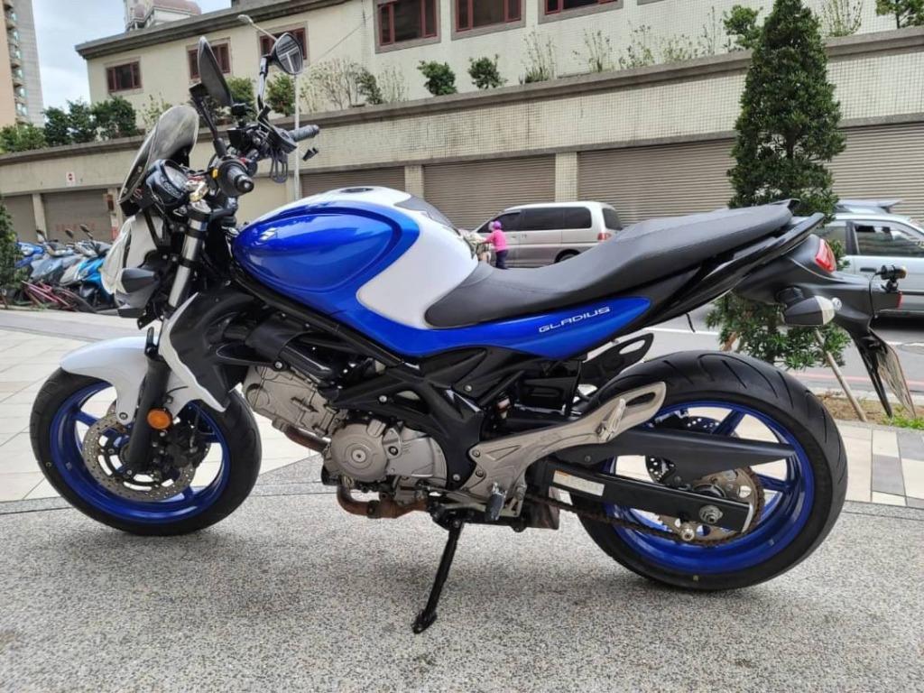 SUZUKI SFV650 ABS 短刀 低座高, 機車, 重機在旋轉拍賣