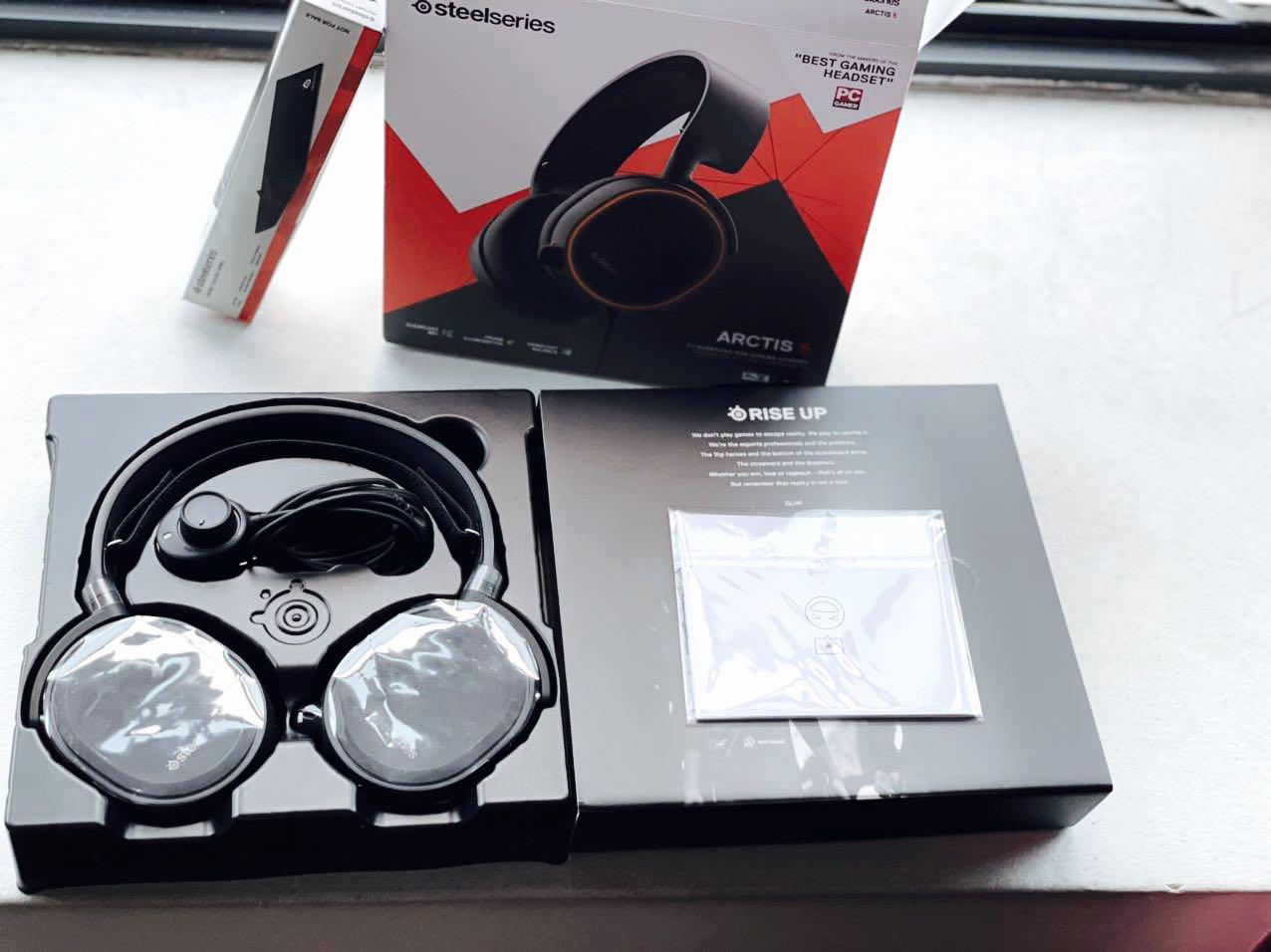 Arctis 5 Steelseries Gaming headset with Mic, Audio, Headphones ...