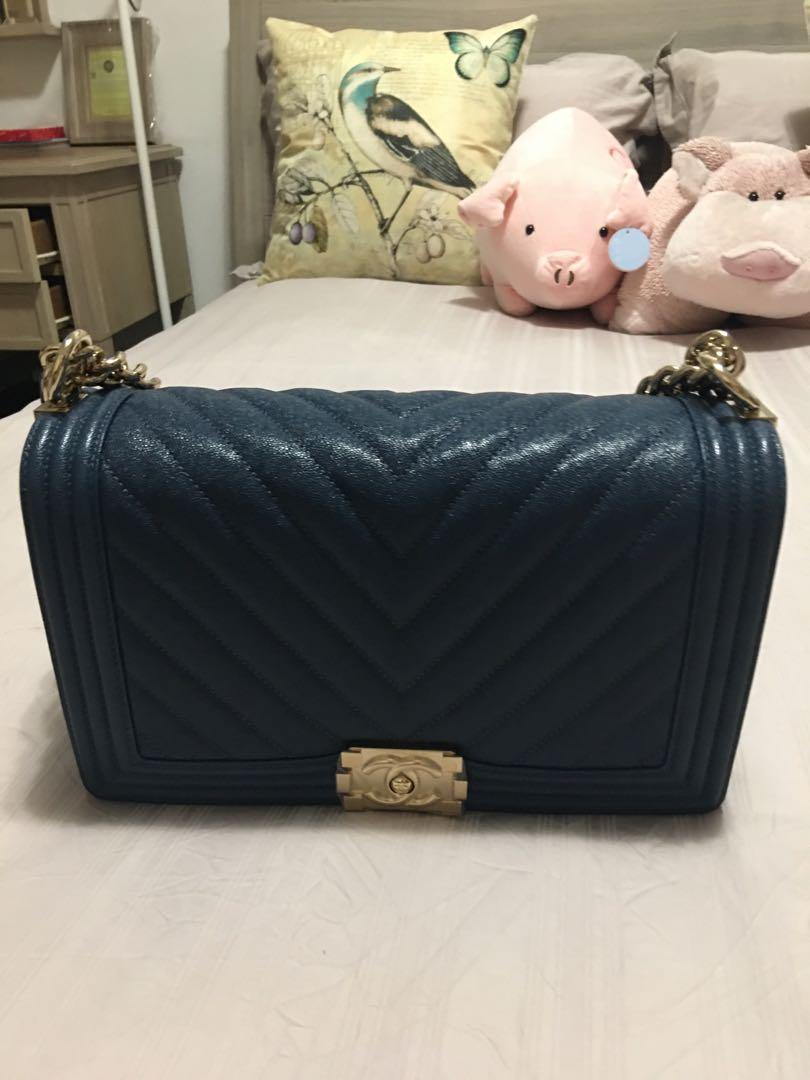 Chanel Blue Boy Bag in Chevron - shiny gold chain., Luxury, Bags ...