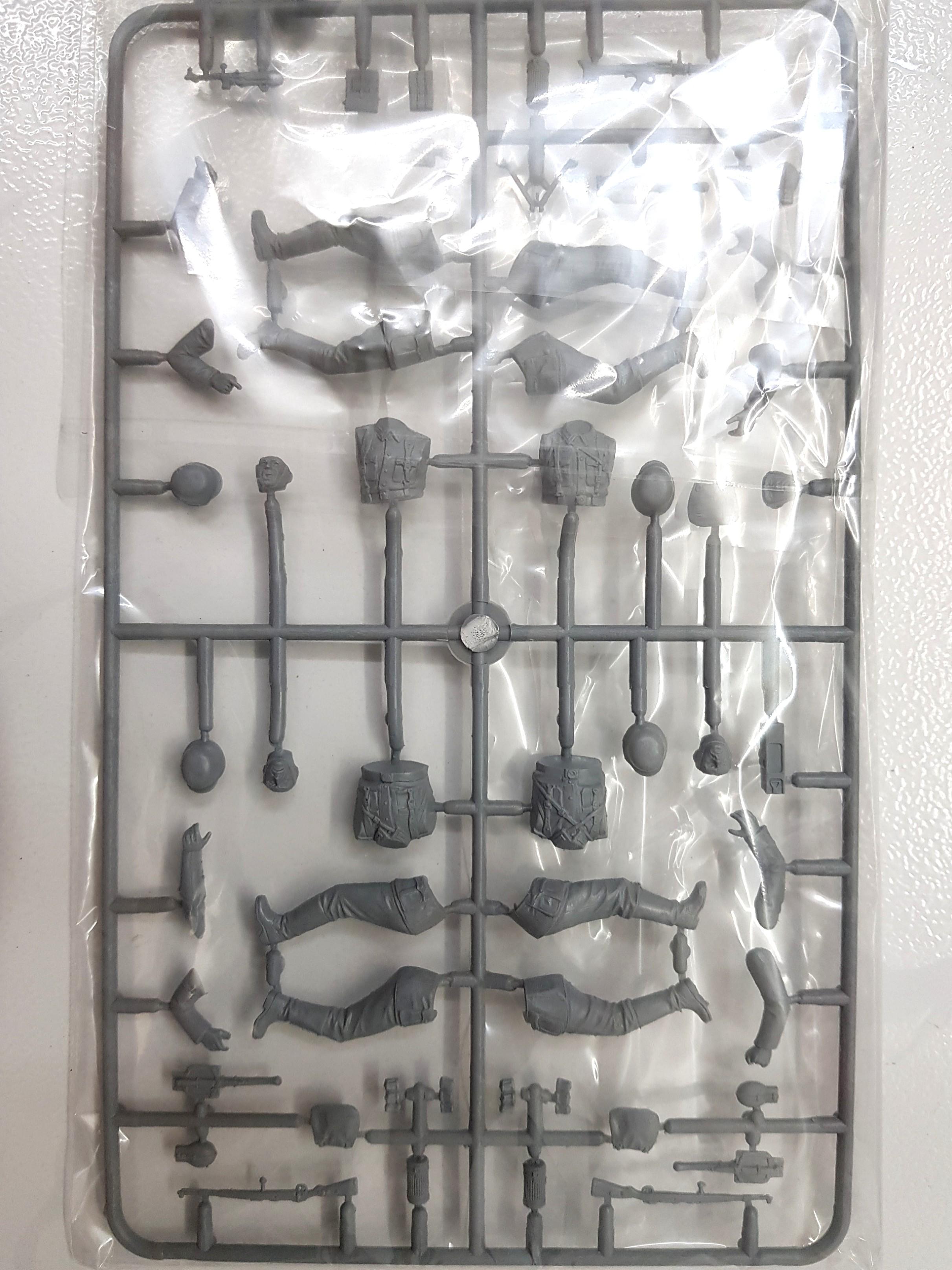 1/35 Master Box #3513 German Panzergrenadiers (1939-1942) c/w 4 Figures ...