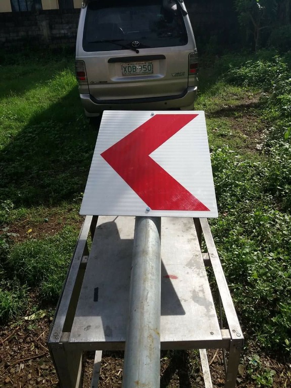chevron standard size road sign, Commercial & Industrial, Industrial ...