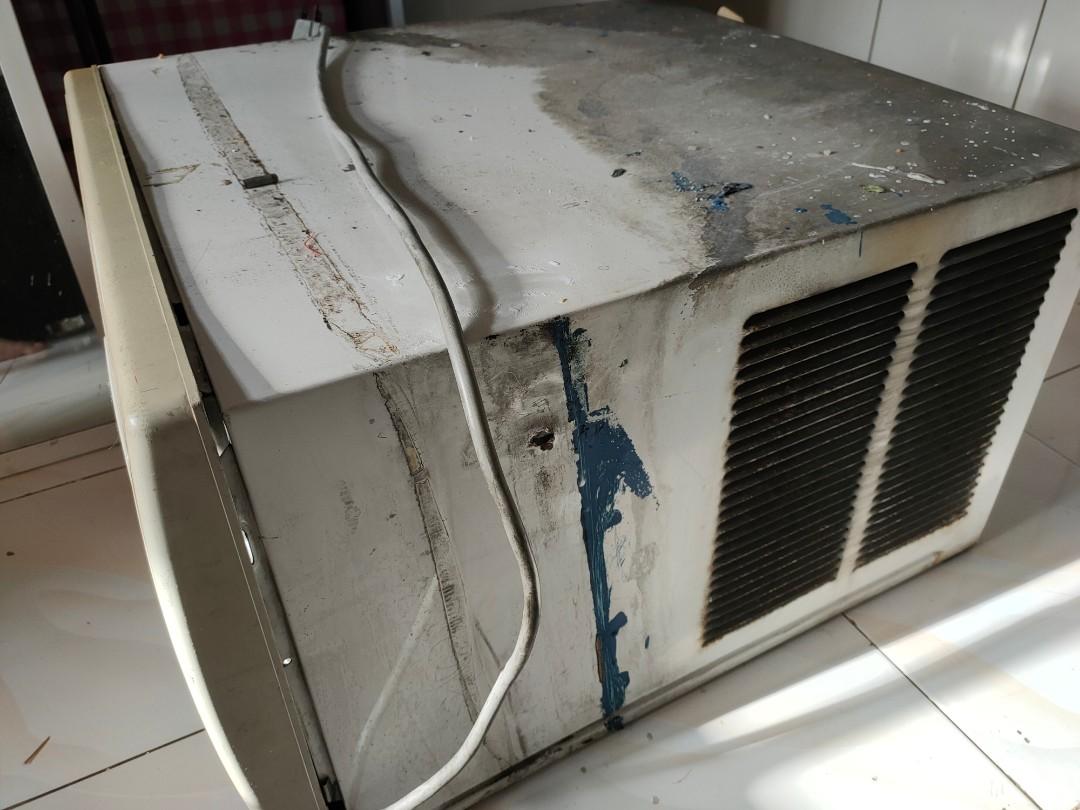 Carrier Silencia 1.5 horsepower window type aircon, TV & Home ...