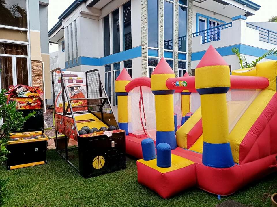 Inflatables for birthday party at home, Hobbies & Toys, Toys & Games on ...