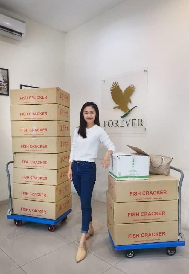 Seaweed Crispy Fish Cracker, Food & Drinks, Packaged Snacks on Carousell