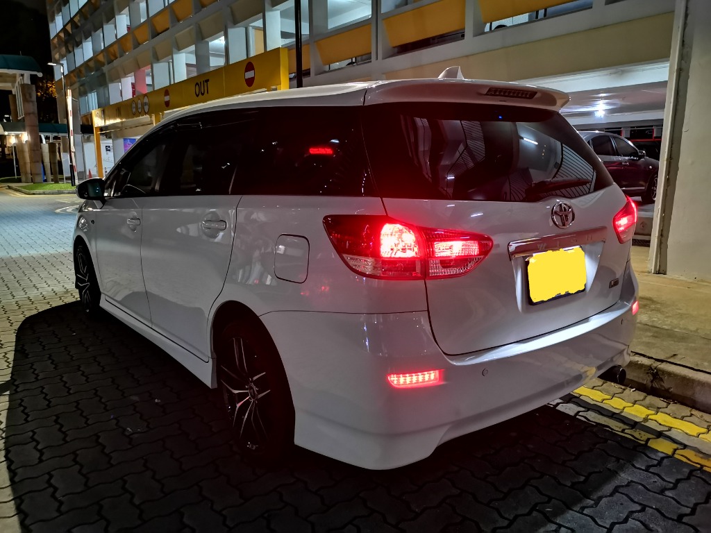 Toyota Wish/Estima rear bumper LED reflector (white based), Car ...