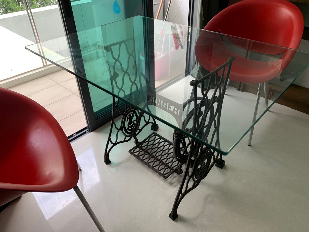 Vintage Singer Sewing leg with clear Glasstop, Hobbies & Toys ...