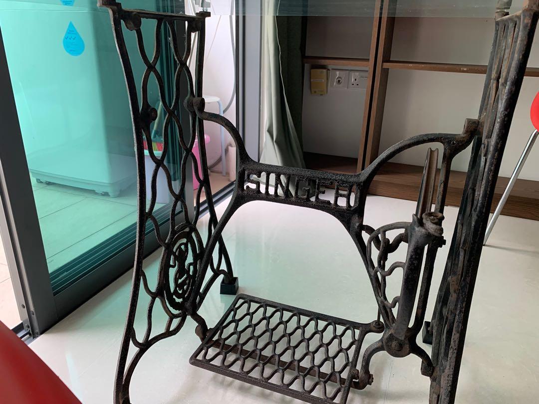 Vintage Singer Sewing leg with clear Glasstop, Hobbies & Toys ...