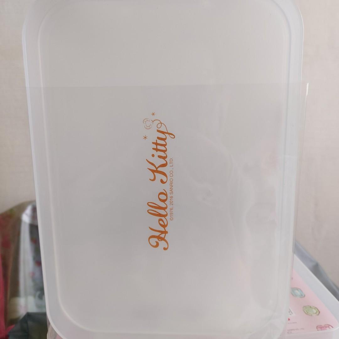(RESERVED) Hello Kitty Stackable Plastic Storage Box with Lid ...