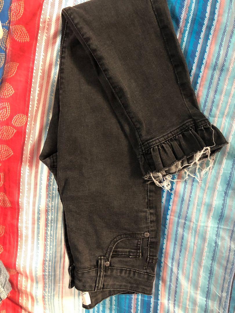 Ruffle jeans, Women's Fashion, Bottoms, Jeans & Leggings on Carousell