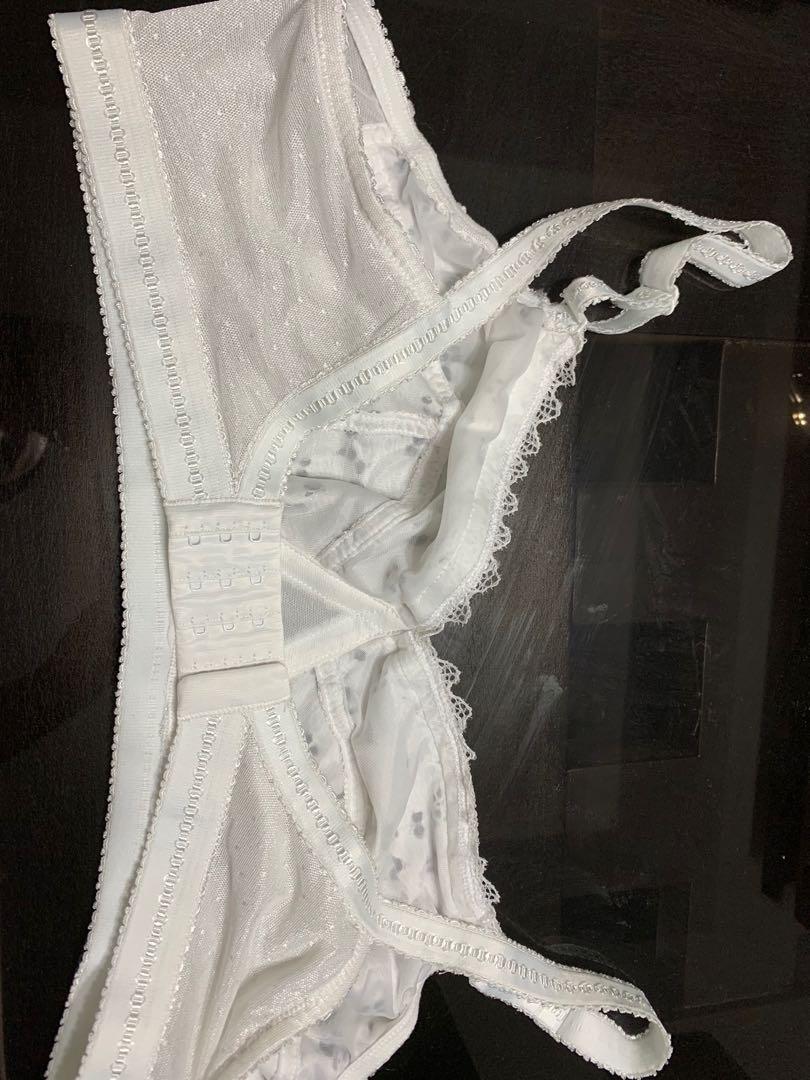 Branded soft cup bra size 40C, Women's Fashion, Undergarments ...