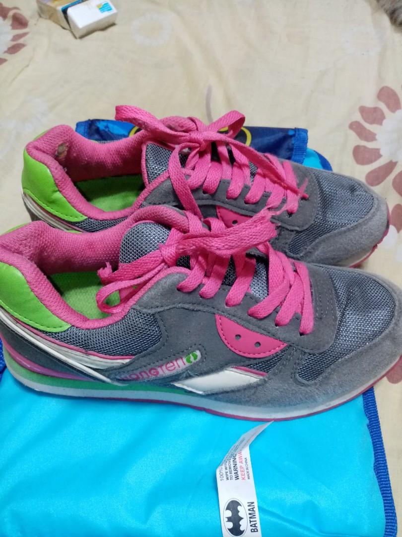 Hang-Ten Shoes, Women's Fashion, Footwear, Sneakers on Carousell