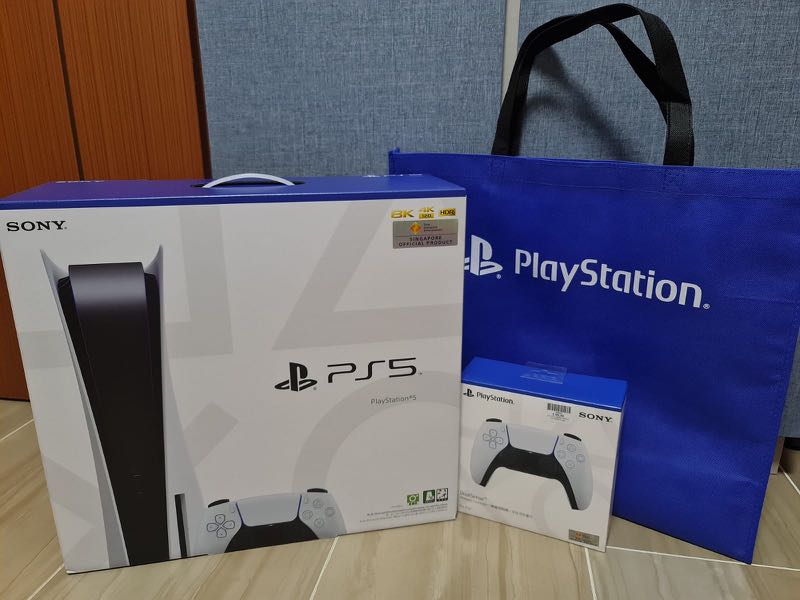 PS5 Disc Version. With one extra controller. (SG Sony), Video Gaming ...