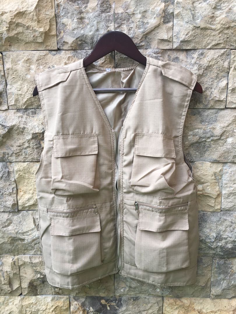 Rompi cream | vest vespa, Fesyen Pria, Pakaian , Atasan di Carousell