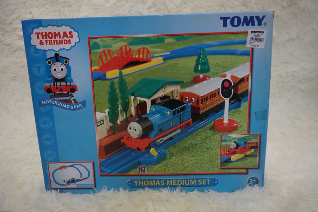 THOMAS & FRIENDS Medium Set, Hobbies & Toys, Toys & Games on Carousell