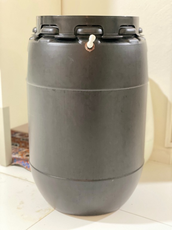 WATER STORAGE DRUM WITH FLOAT VALVE, Pet Supplies, Homes & Other Pet ...