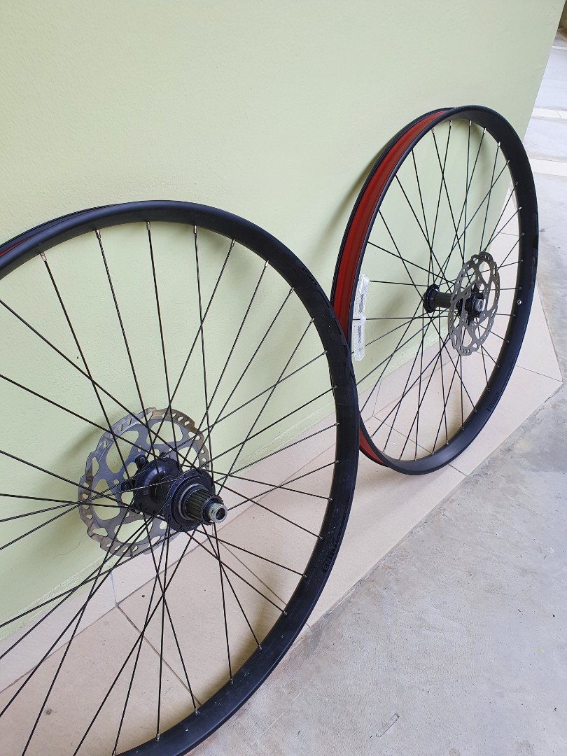 Entity XL 2 Disc 35-622 (29") with Shimano XT hubs, Sports Equipment ...
