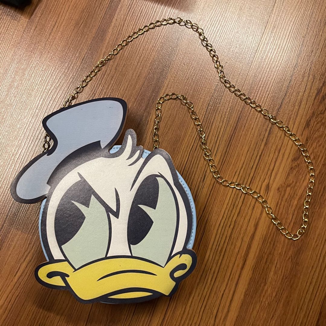 #bagsunder25 Disney Donald Duck gold chain Sling Bag, Women's Fashion ...