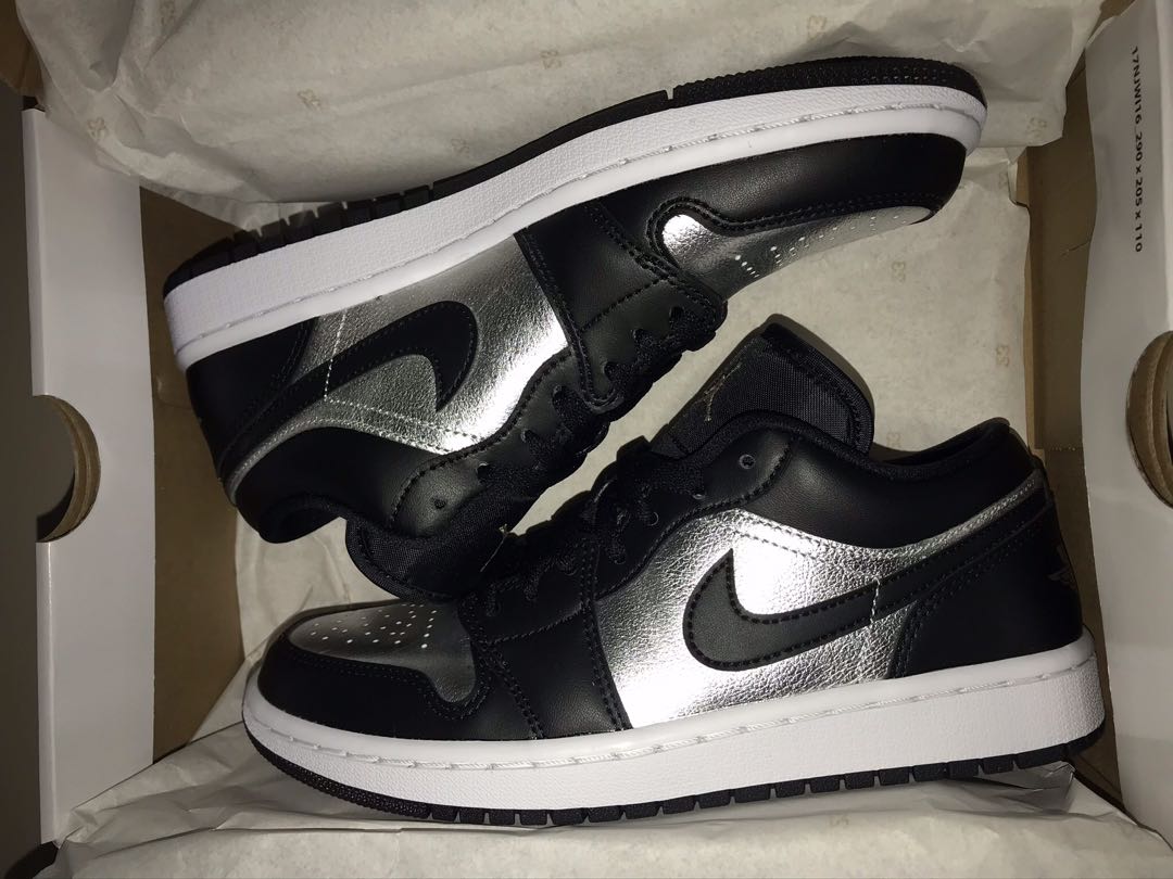 Nike air jordan 1 low silver toe, Fesyen Wanita, Sepatu di Carousell