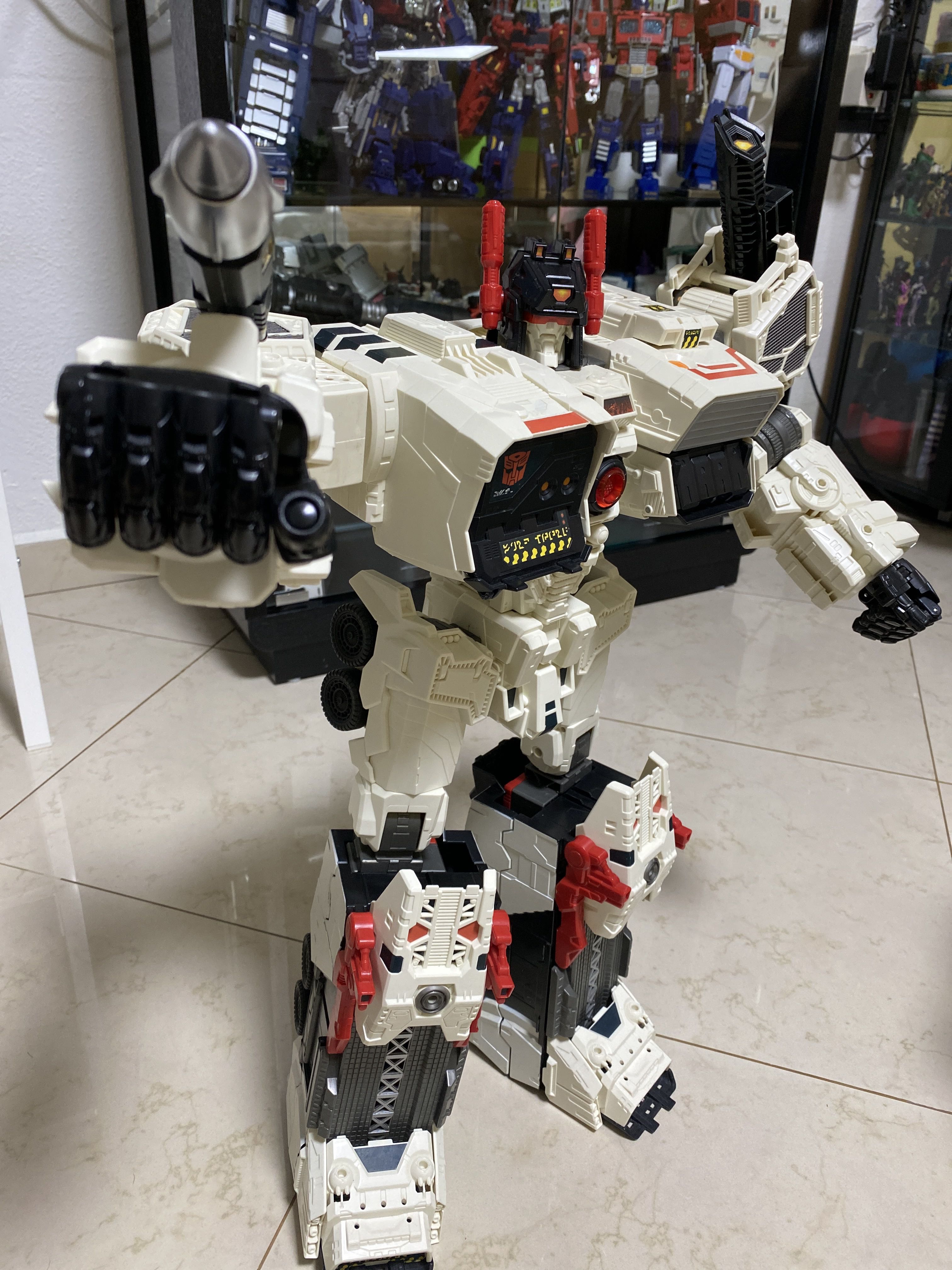 Transformer Metroplex, Toys & Games, Bricks & Figurines on Carousell