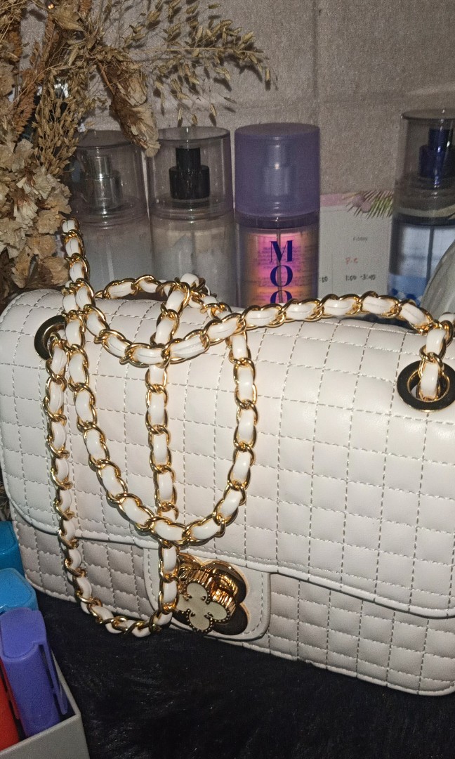 2 way sling bag!!!, Women's Fashion, Bags & Wallets, Tote Bags on Carousell