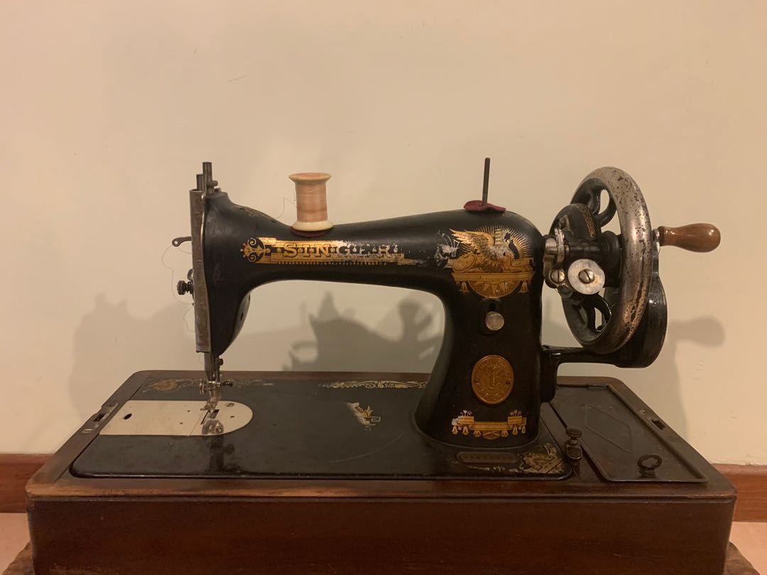 Antique singer sewing machine (> 50 years), Hobbies & Toys, Memorabilia ...