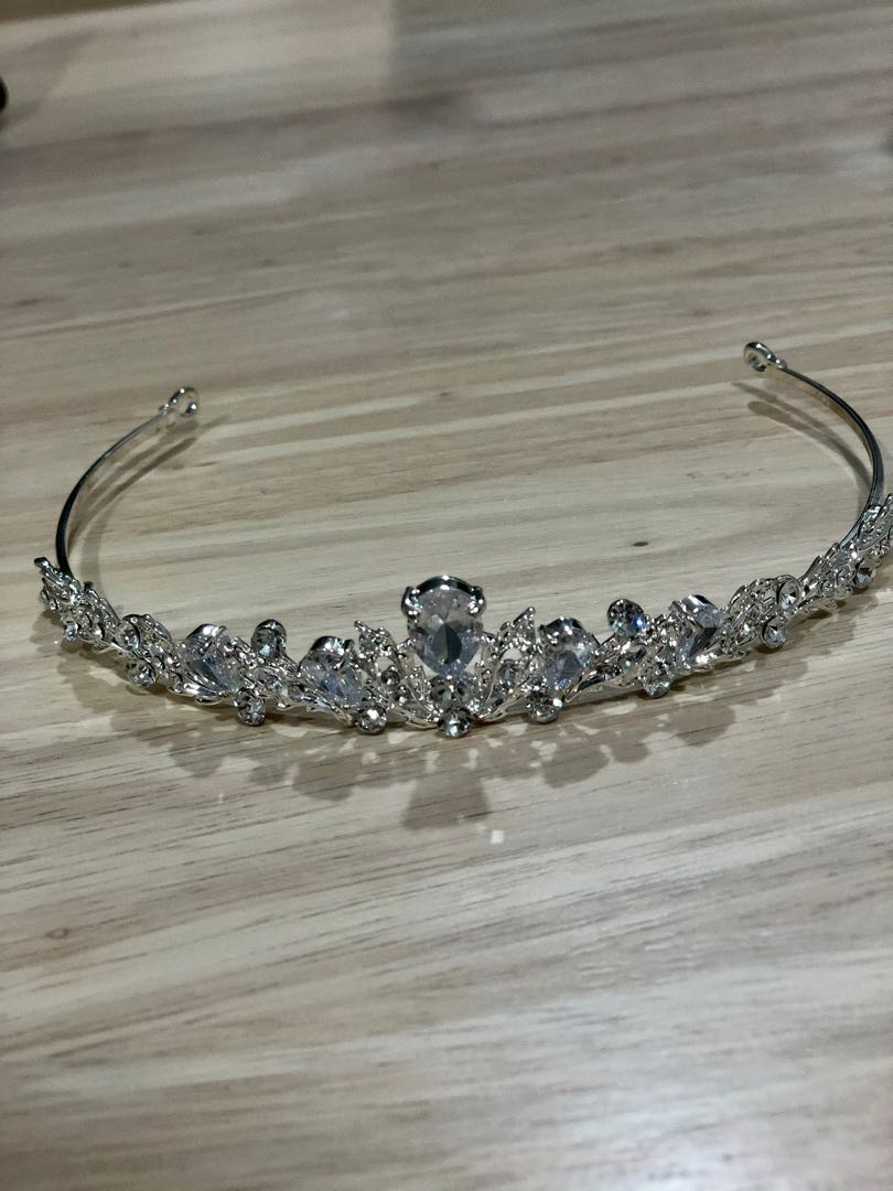 Crown Akad Nikah dan Sanding, Women's Fashion, Bridal Wear on Carousell