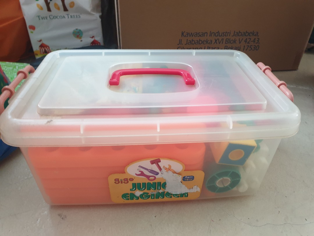 Little engineering set, Babies & Kids, Baby Nursery & Kids Furniture ...