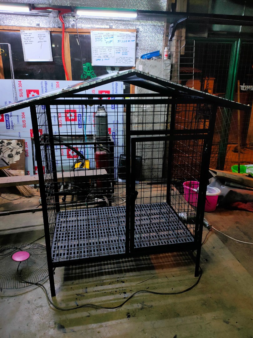 Dog cage triangular roof, Pet Supplies, Homes & Other Pet Accessories ...