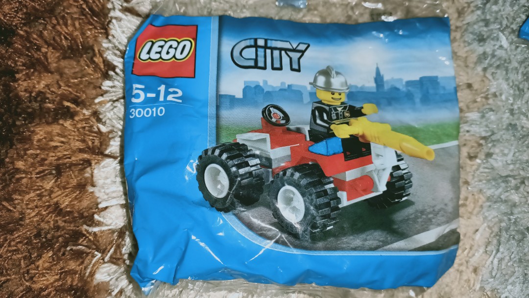 (Fast deal negotiable)LEGO City 30010 Exclusive Mini Figure Fire Chief ...