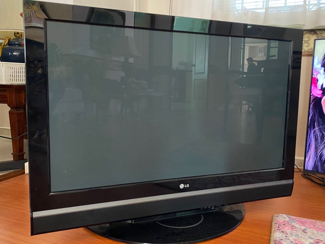 LG TV 42", TV & Home Appliances, TV & Entertainment, TV on Carousell