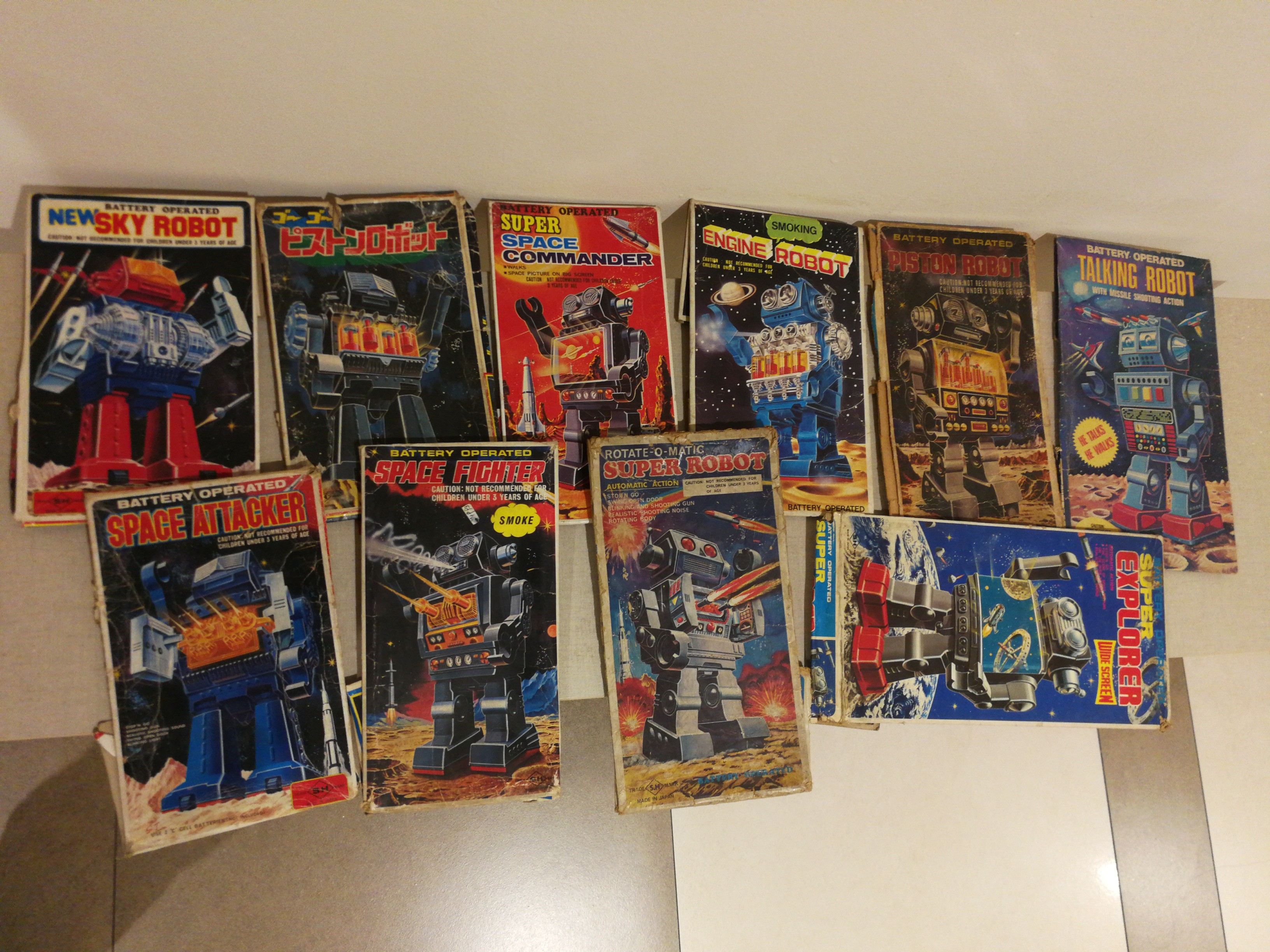 Vintage robot toy box x10, top only, Hobbies & Toys, Memorabilia ...