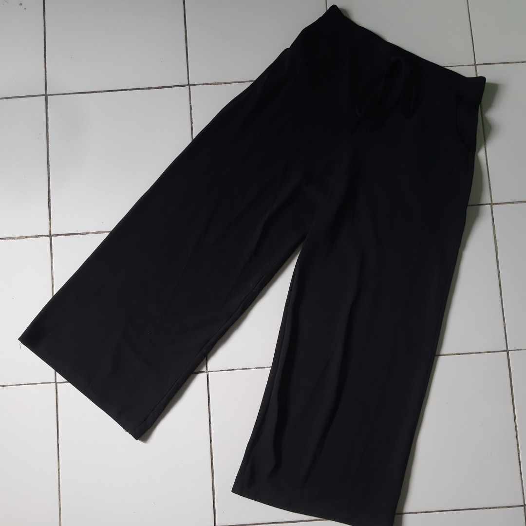 Kulot Hitam Panjang, Fesyen Wanita, Pakaian Wanita, Bawahan di Carousell