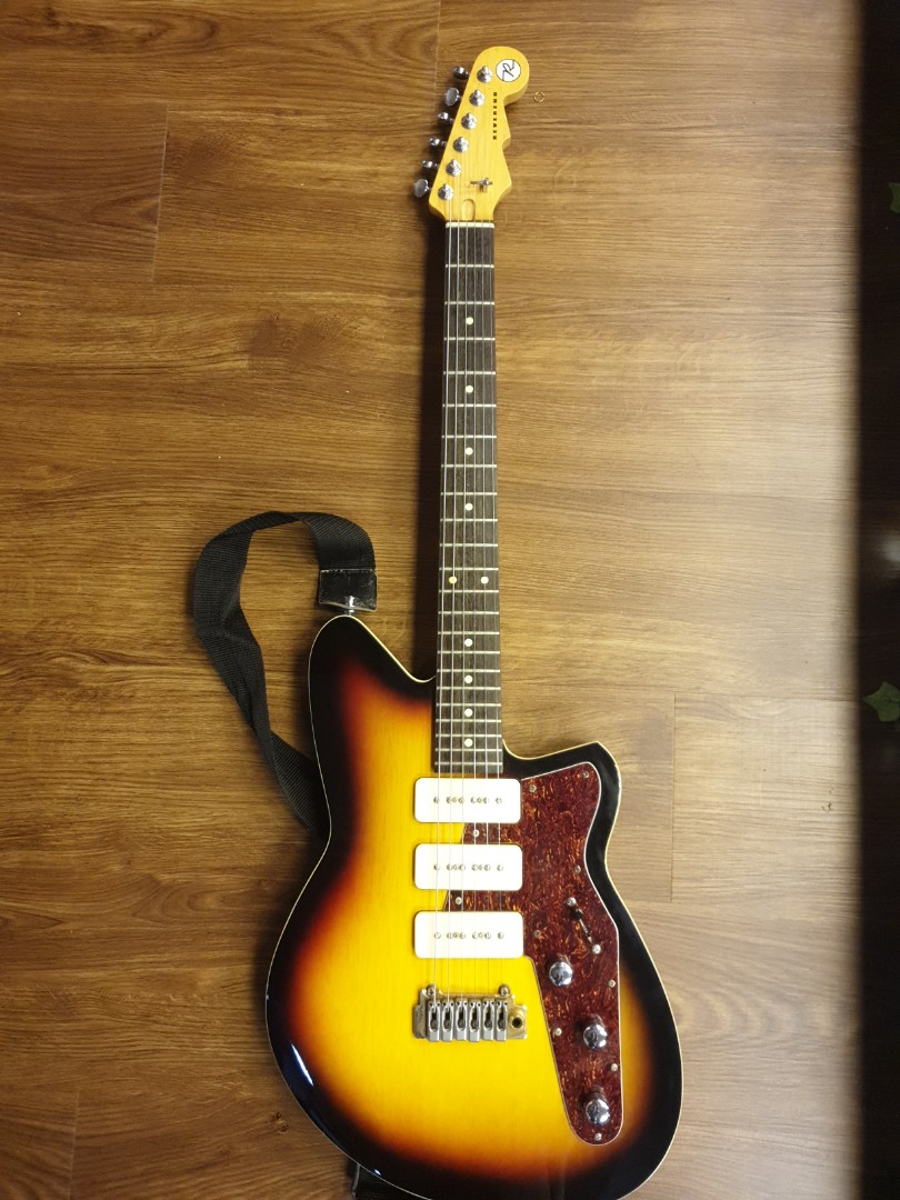 Reverend jetstream 390 sunburst guitar, Hobbies & Toys, Music & Media ...