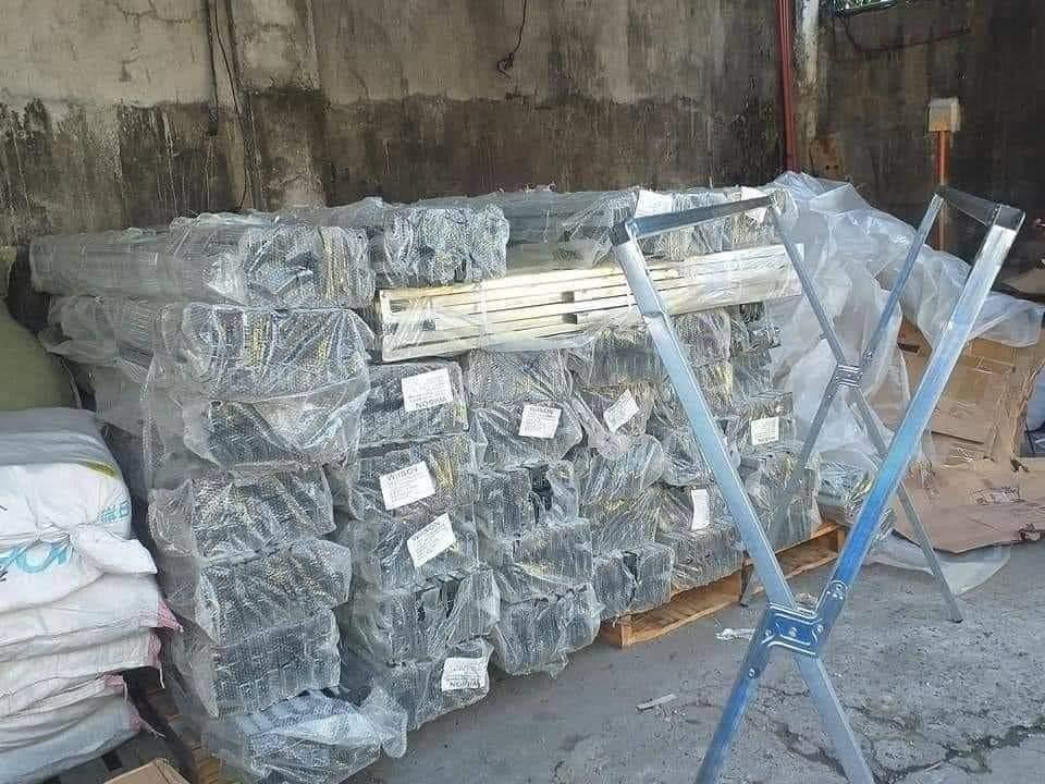 SAMPAYAN FOLDING / FOLDABLE, Furniture & Home Living, Gardening, Soil ...