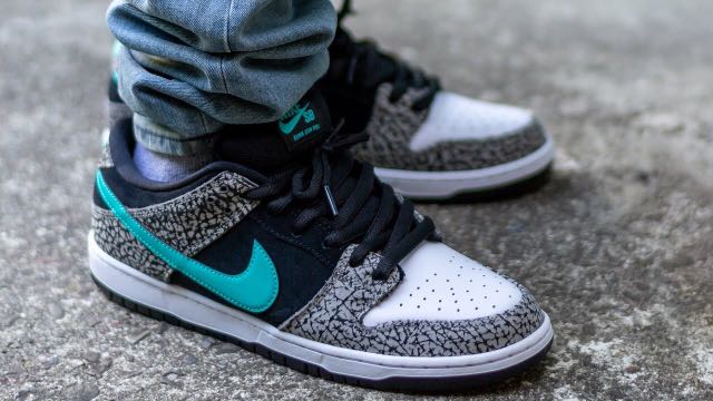 ATMOS DUNK LOW SB, Men's Fashion, Footwear, Sneakers on Carousell