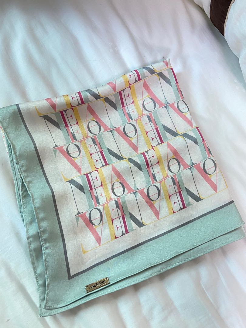 Authentic Naelofar Square shawl, Women's Fashion, Muslimah Fashion ...