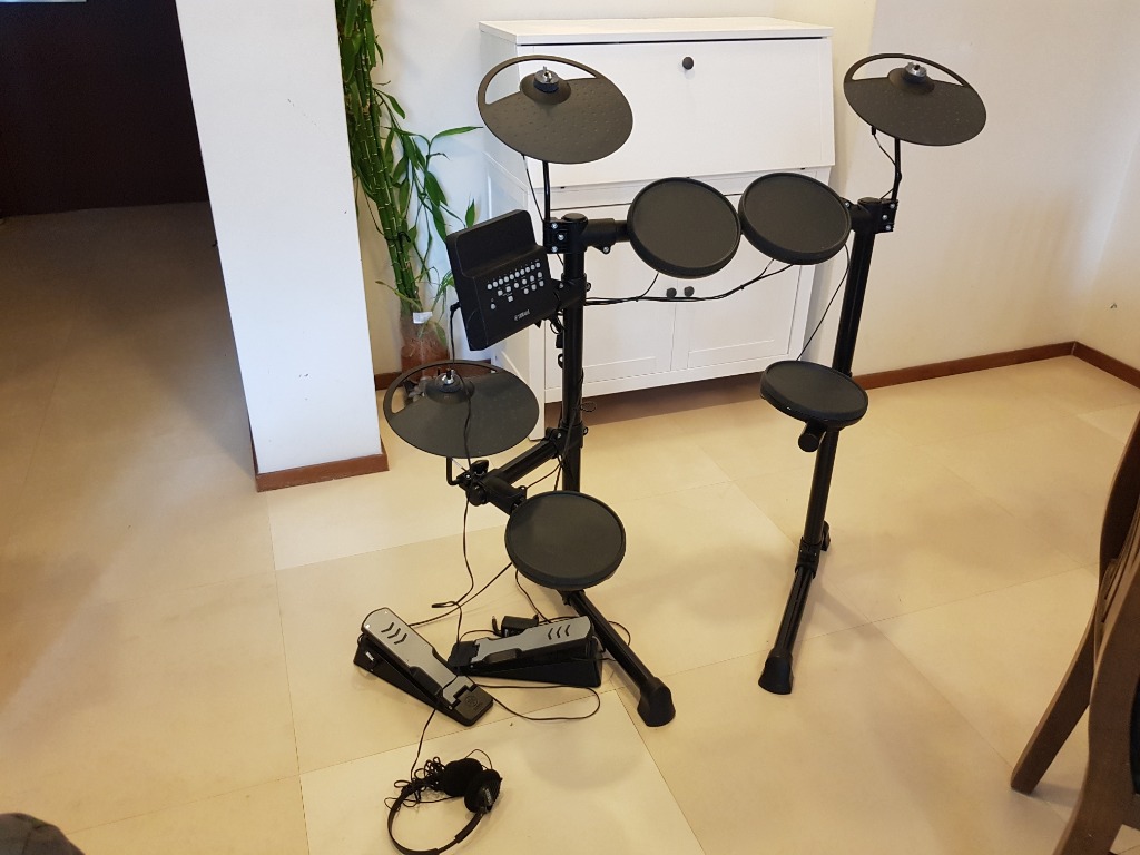 Yamaha DTX400K drumkit, Hobbies & Toys, Music & Media, Musical ...