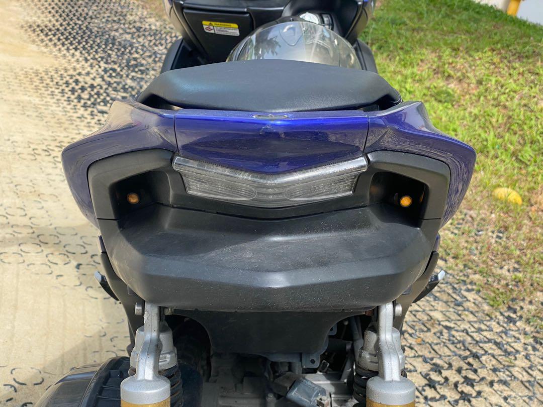Aerox Fenderless Ducktail w Splash Guard, Motorcycles, Motorcycle ...
